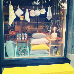 6 Enticing Spring Window Displays